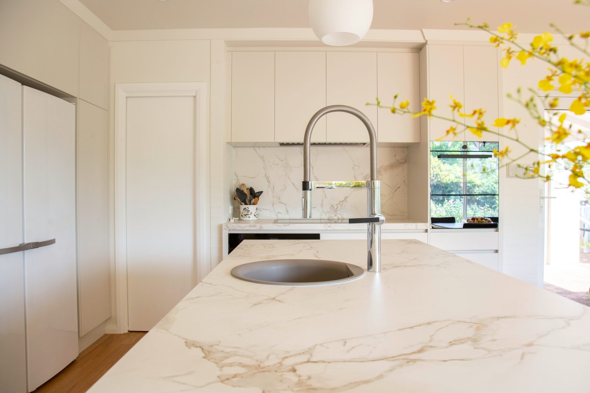 A Complete Guide to Quartz Kitchen Worktops - Stone & Porcelain